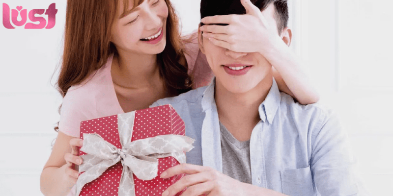Có Nên Tặng Quà Cho Bạn Trai? – LUST